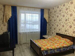 Otel Na Shkolnoj 32 Apartments, Labytnangi, foto