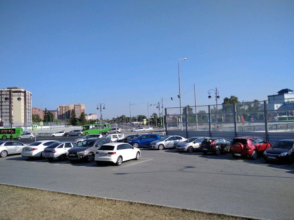 Otoparklar Parking lot, Tiumen, foto