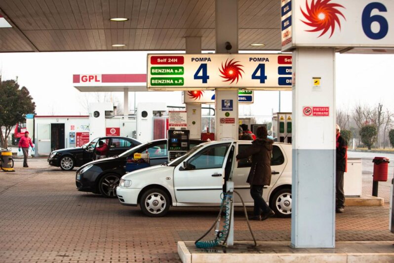 Otogaz dolum istasyonu Stazione di Servizio Ben Oil, Dünya, foto