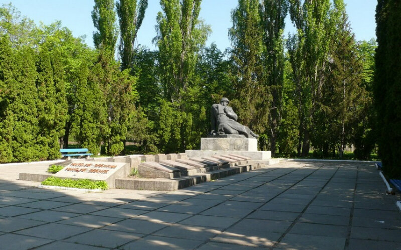 Anıt, heykel Братская могила воинов, Kiev Bölgesi, foto