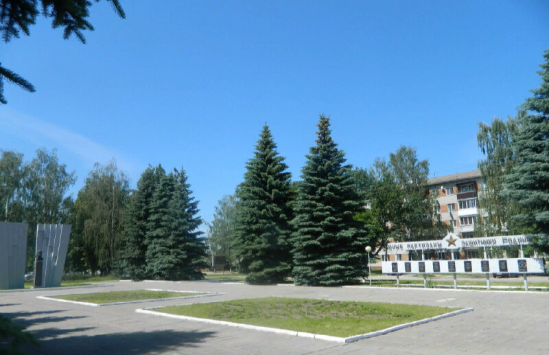 Anıt, heykel Юным героям-партизанам, Diatkovo, foto