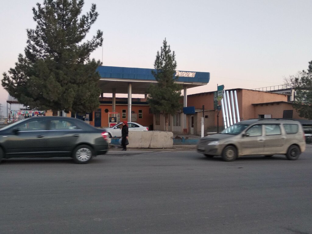 Benzin istasyonu Ishonch, Şehrisebz, foto