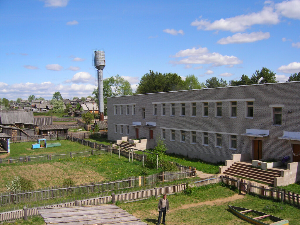 Kütüphaneler Biblioteka p. Tavrichesky, Kirovskaya oblastı, foto