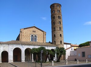 Yeni Aziz Apollinare Bazilikası (Emilia-Romagna, la città di Ravenna), katolik kiliseleri  Ravenna'dan