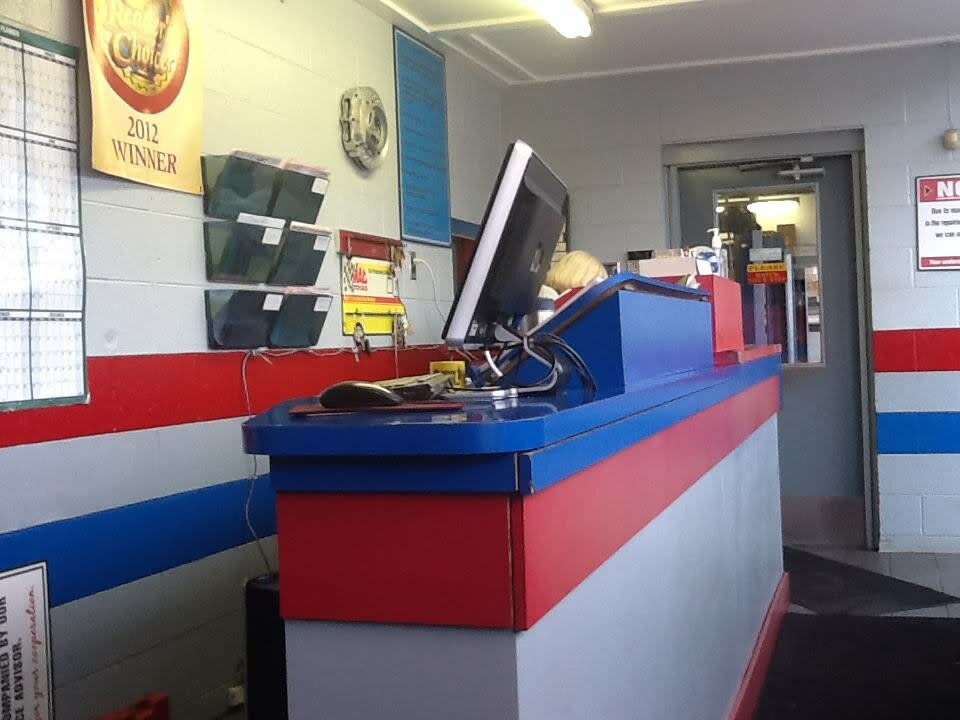 Otomobil kliması firmaları Main Auto Care Mufflers & Brakes, İndiana Eyaleti, foto