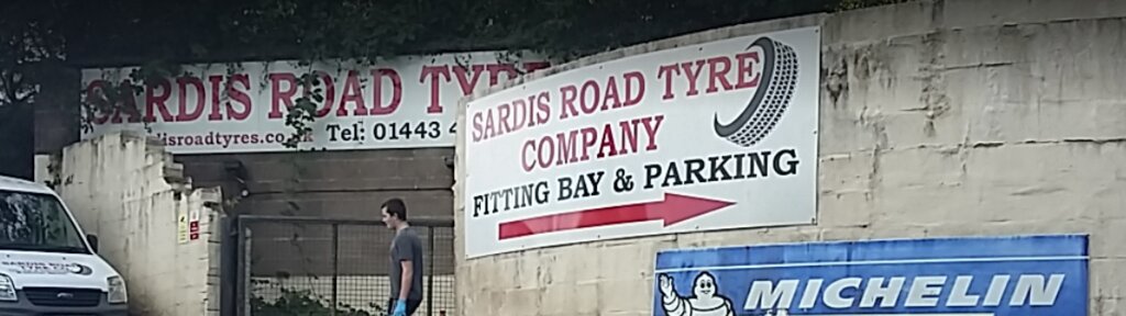 Otomobil ekspertizi Sardis Road Tyre Co, Galler, foto