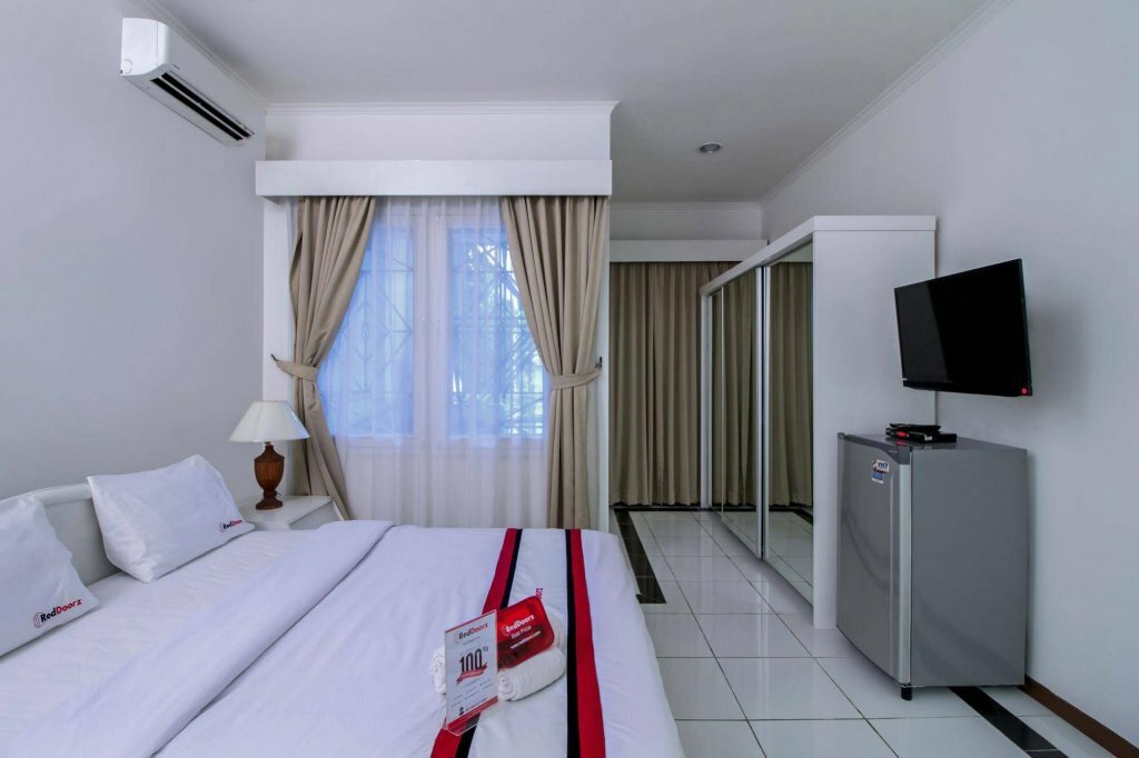 Otel RedDoorz Plus @ Tendean, Cakarta, foto