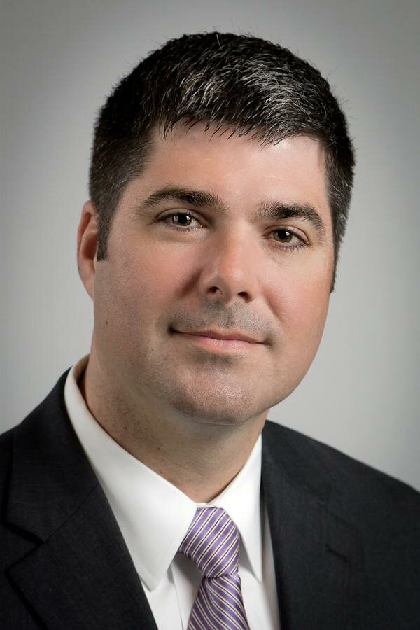 Yatırım fonu firmaları Edward Jones - Financial Advisor: Sarah K Baker, Kuzey Carolina Eyaleti, foto