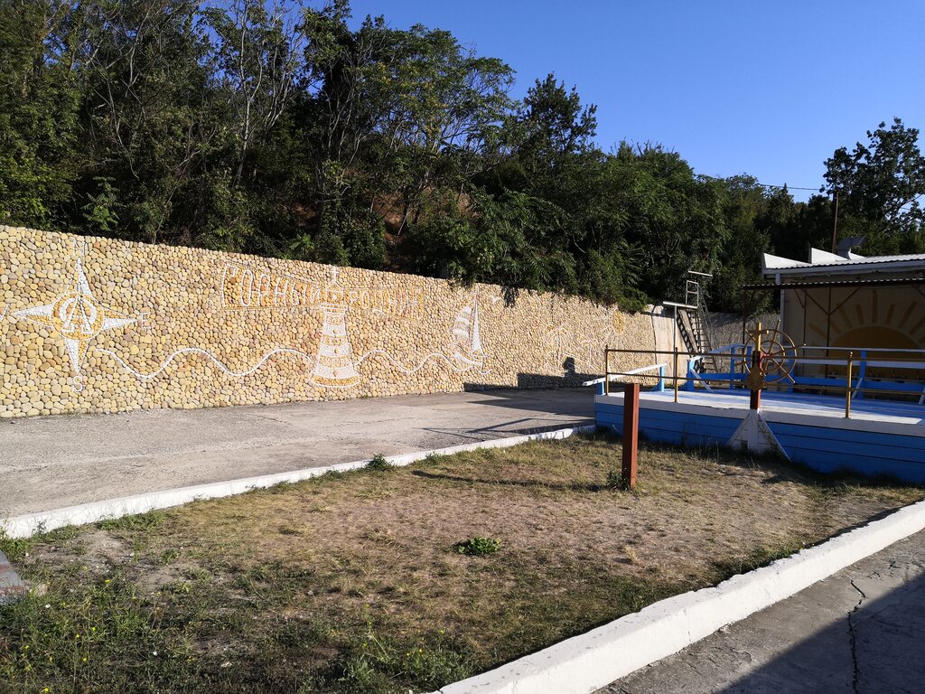 Dekorasyon ve süsleme, onur panosu Арт - объект Горный родник, Krasnodarski krayı, foto