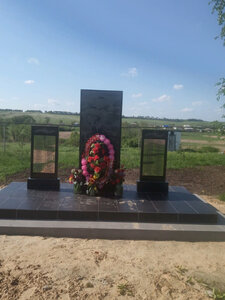 Павшим в годы Великой Отечественной войны (Saratov Region, Lysogorskiy rayon, Bolsherelnenskoye munitsipalnoye obrazovaniye, selo Bolshaya Relnya), anıt, heykel  Saratovskaya oblastından