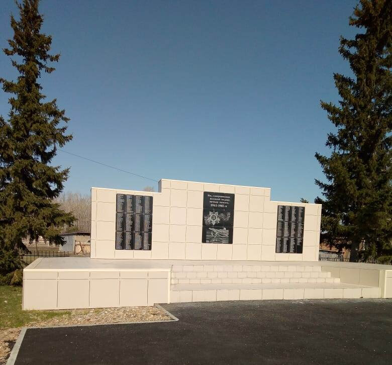 Anıt, heykel Мемориальный комплекс воинам, погибшим в годы Великой Отечественной войны, Altayski krayı, foto
