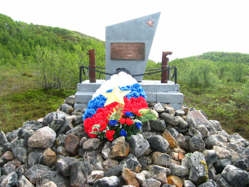 Anıt, heykel Неизвестный солдат, Murmanskaya oblastı, foto