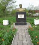 Герою Советского Союза Л.В. Кондратьеву (pereulok Frunze No:2), anıt levhası, anıt taş  Azov'dan