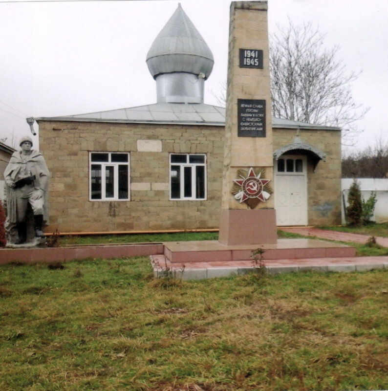 Anıt, heykel Защитник Отечества, Dağıstan, foto