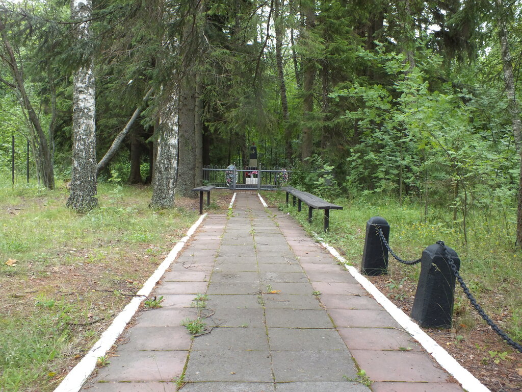 Anıt, heykel Братская могила советских воинов и моряков № 42, Saint‑Petersburg ve Leningradskaya oblastı, foto
