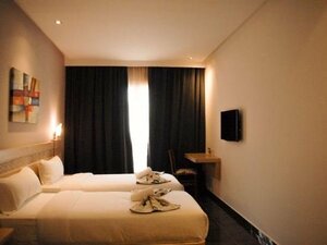 Hotel A44 (RN16), otel