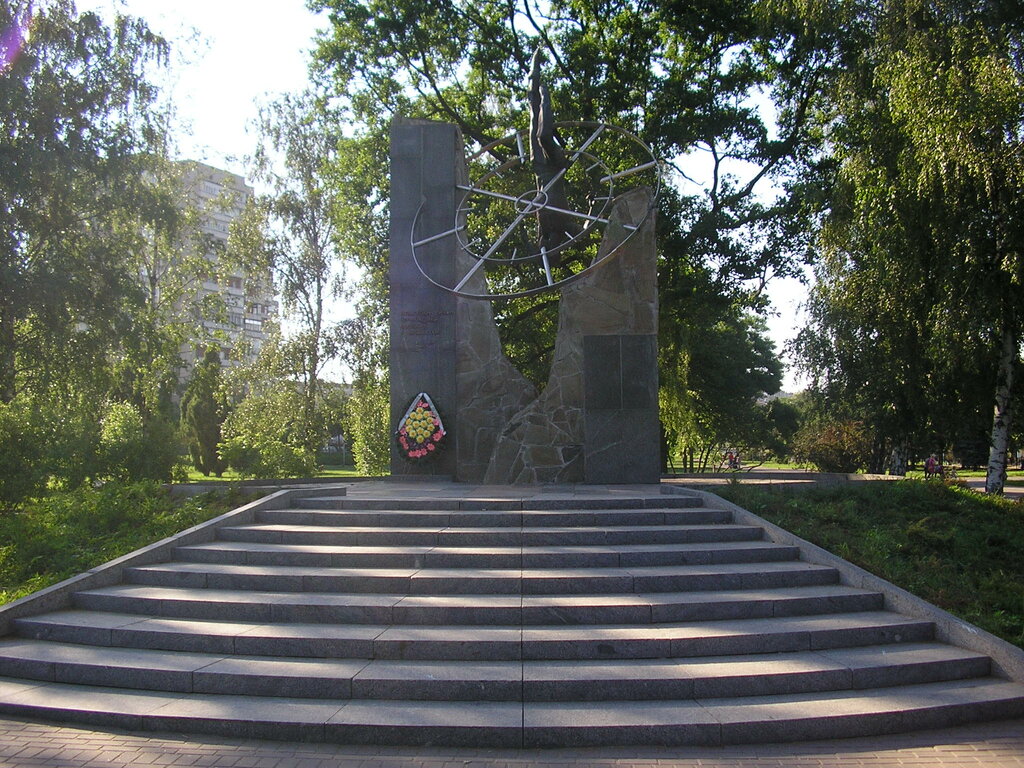 Anıt, heykel Воинам-афганцам, Chernigov, foto