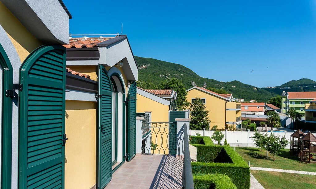 Yazlık yerleşim Private town Lastva Montenegro, Dünya, foto