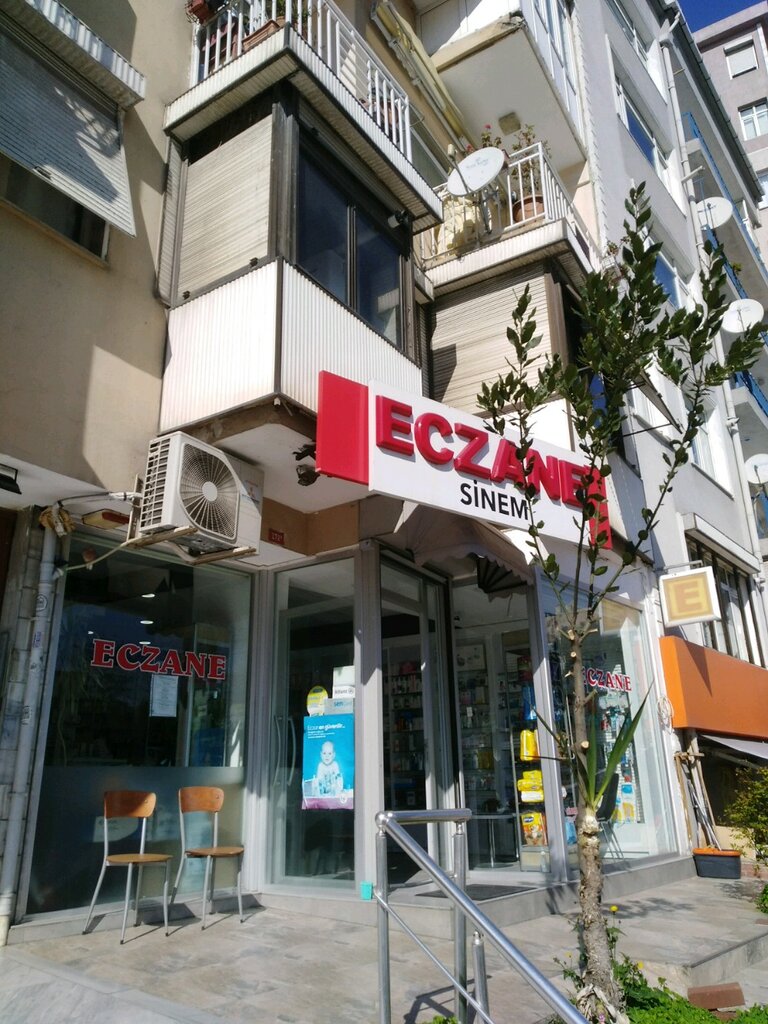 Eczaneler Sinem Eczanesi, İstanbul, foto