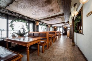 U Mayaka (Osinovetskaya ulitsa No:1А, posyolok pri zheleznodorozhnoy stantsii Ladozhskoye Ozero), kafe  Saint‑Petersburg ve Leningradskaya oblastından