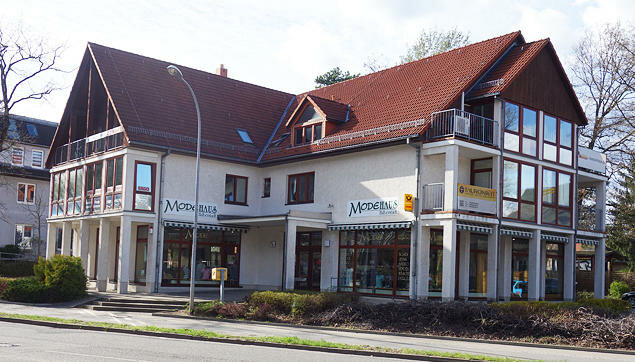 Giyim mağazası Modehaus Halberstadt Bekleidungsgeschäft, Brandenburg, foto