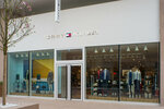 Tommy Hilfiger (Settimo Torinese, Torino Outlet Village, Via Torino), giyim mağazası  Piyemonte'den