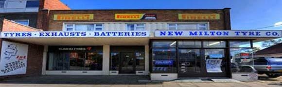 Jant ve lastikçiler New Milton Tyres - Team Protyre, İngiltere, foto