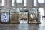 Calvin Klein Jeans (Piazza Duca d'Aosta No:1), giyim mağazası  Milano'dan