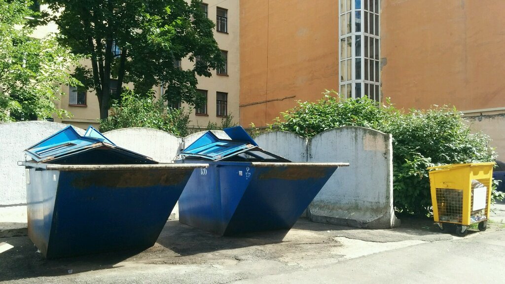 Ayrı çöp toplama noktası Петро-Васт, Saint‑Petersburg, foto