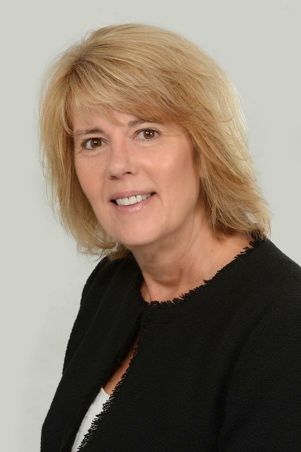 Yatırım fonu firmaları Edward Jones - Financial Advisor: Diane L Santing, Ontario, foto