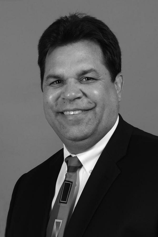 Yatırım fonu firmaları Edward Jones - Financial Advisor: Paul C Tomasek, Michigan Eyaleti, foto