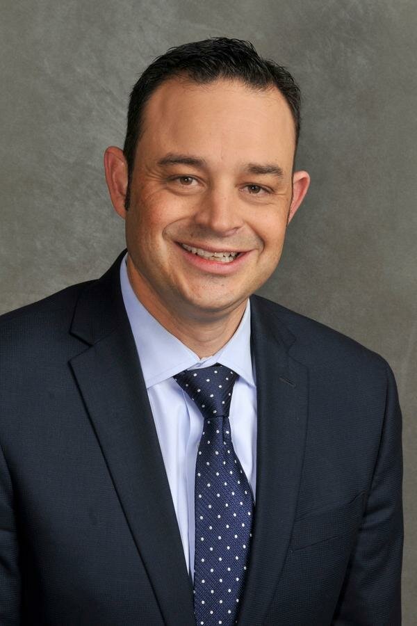 Yatırım fonu firmaları Edward Jones - Financial Advisor: Mitch Kendall, Cepa® Aams™, Ohio Eyaleti, foto