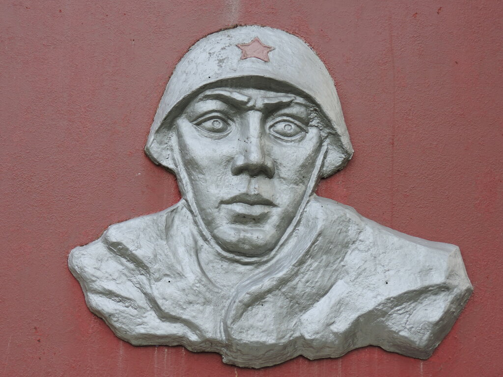 Anıt, heykel Воинам, Ustugna, foto