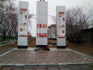 Воинам-землякам, погибшим на фронтах Великой Отечественной войны (Novosibirsk Region, Kuybyshevskiy rayon, selo Kulcha), anıt, heykel  Novosibirskaya oblastından