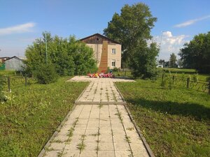 Землякам, павшим и пришедшим с Победой (Novosibirsk Region, Barabinskiy rayon, selo Novokozlovskoye), anıt, heykel  Novosibirskaya oblastından