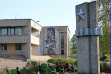 Anıt, heykel Обелиск Герою Советского союза А.Я. Тараканову, Novgorodskaya oblastı, foto