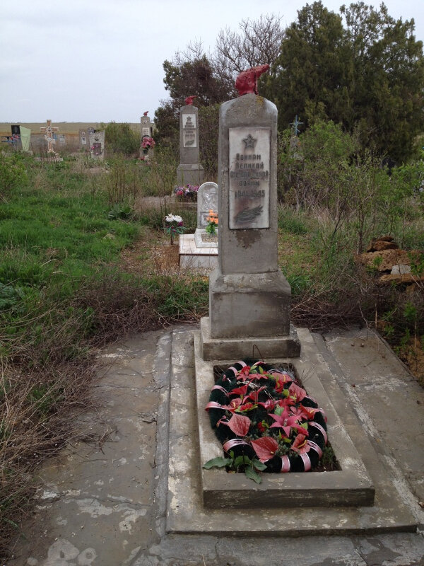 Anıt, heykel Братское воинское захоронение, Kırım Cumhuriyeti, foto