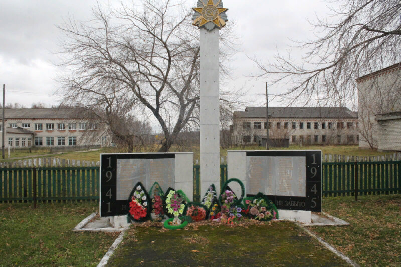 Anıt, heykel Участникам Великой Отечественной войны, Tümen (Tiumenskaya) oblastı, foto