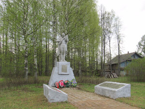 Неизвестный солдат (Kirov Region, Shabalinskiy rayon, Vysokoramenskoye selskoye poseleniye, selo Vysokogorye), anıt, heykel  Kirovskaya oblastından