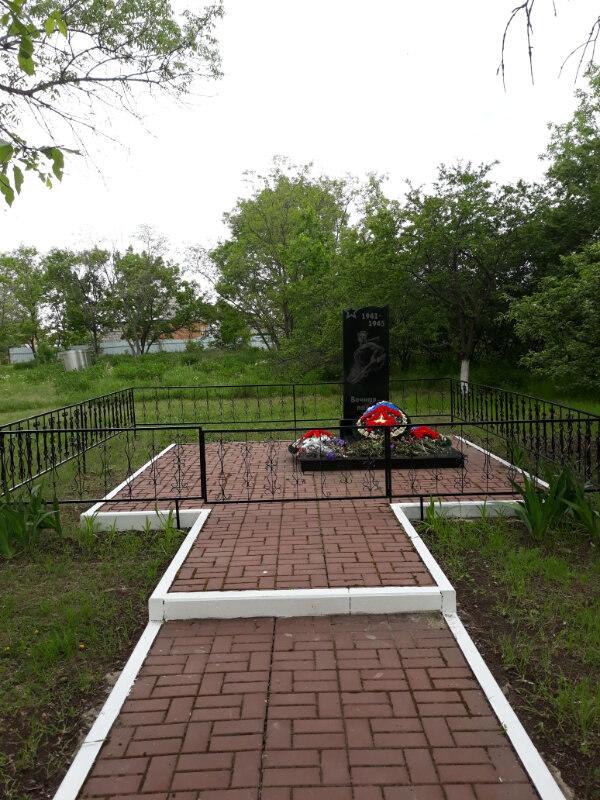 Anıt, heykel Захоронения воинов Великой Отечественной Войны, Rostovskaya oblastı, foto