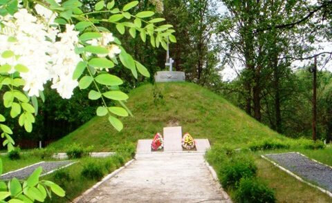 Anıt, heykel Памятник погибшим партизанам отряда Непобедимый, Slonim, foto