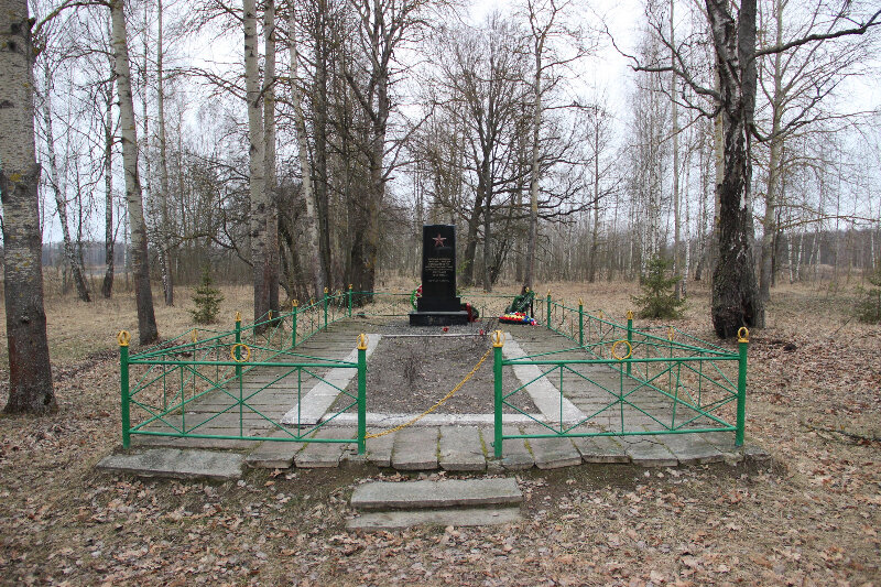 Anıt, heykel Братская могила 942 человек, Brianskaya oblastı, foto