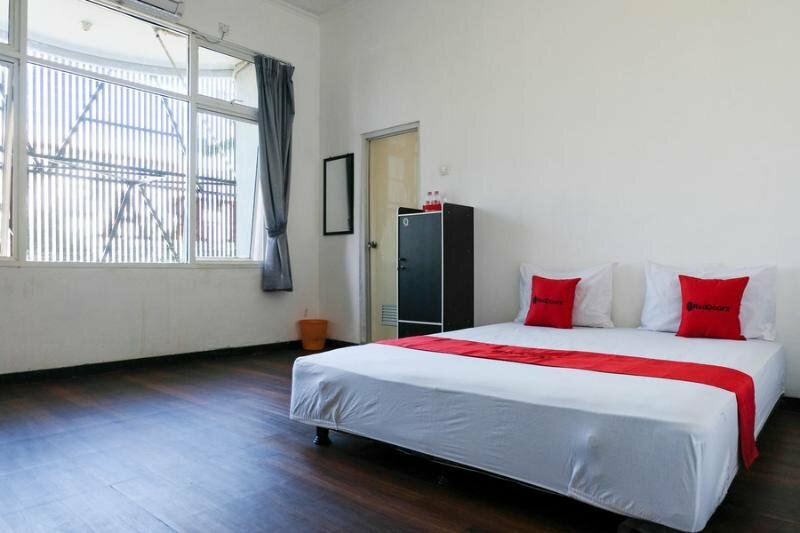 Otel RedDoorz near Ahmad Yani Airport 3, Semarang, foto