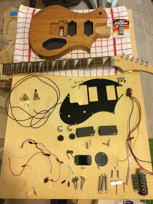 Müzik enstrumanların tamiri Sonic Flight, Moskova, foto