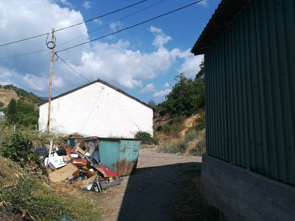 Çöp alanları Trash and garbage disposal area, Kırım Cumhuriyeti, foto