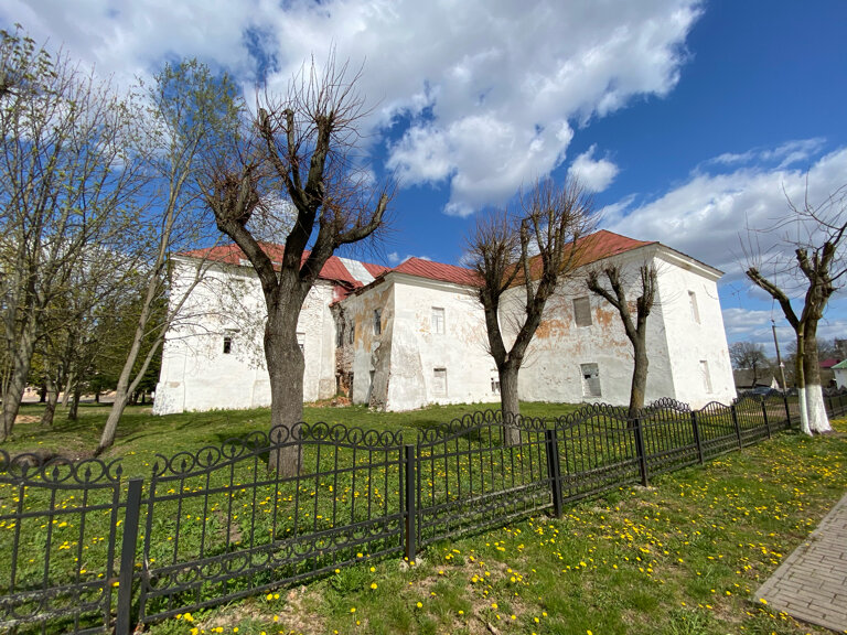 Turistik yerler Монастырь бернардинцев, Nesvizh, foto