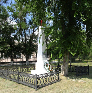 Anıt, heykel Обелиск воинам-односельчанам, Voronejskaya oblastı, foto