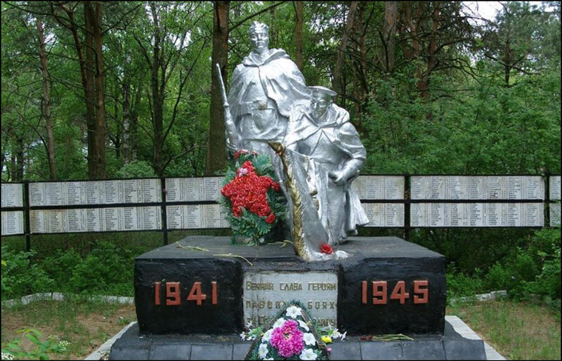 Anıt, heykel Воинское захоронение, Nijegorodskaya oblastı, foto