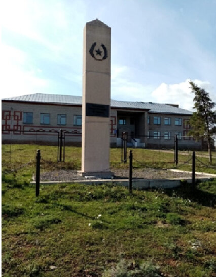 Anıt, heykel Стела-памятник погибшим в годы Великой Отечественной войны, Tataristan, foto