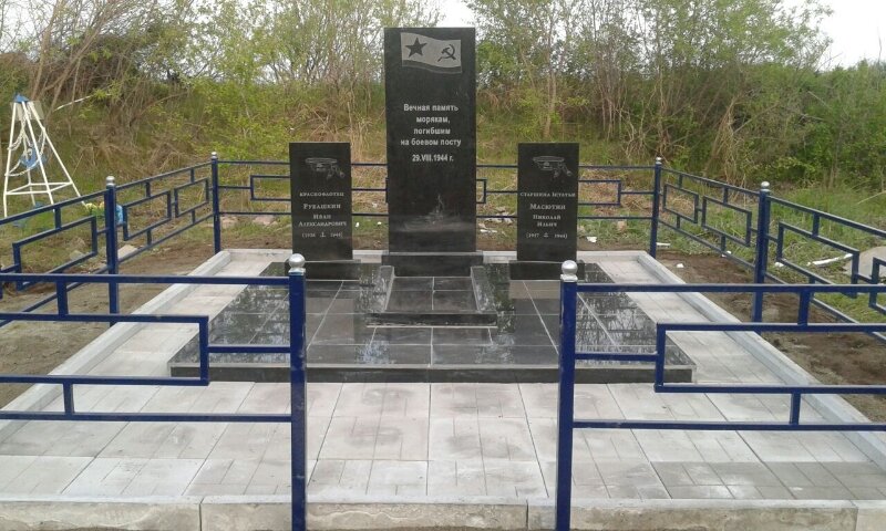 Anıt, heykel Братская могила моряков, погибших во время охраны государственной границы, Yahudi Özerk Bölgesi, foto